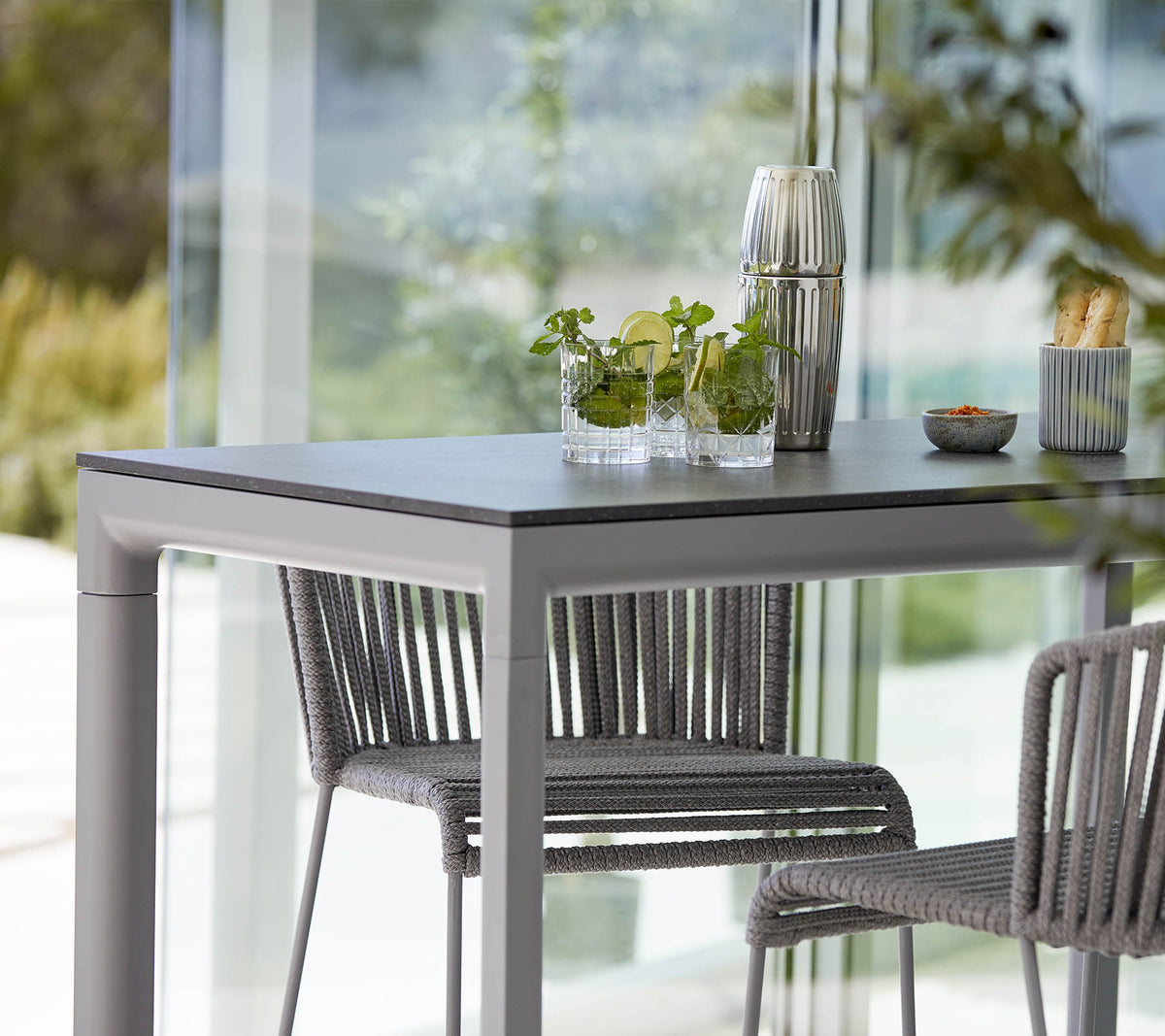 Cane-line Drop table de bar, 150x75 cm - Meubles d'extérieur scandinaves – Cane-line.fr